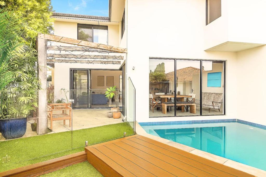 The Poolside Getaway, Perth (updated prices 2026)