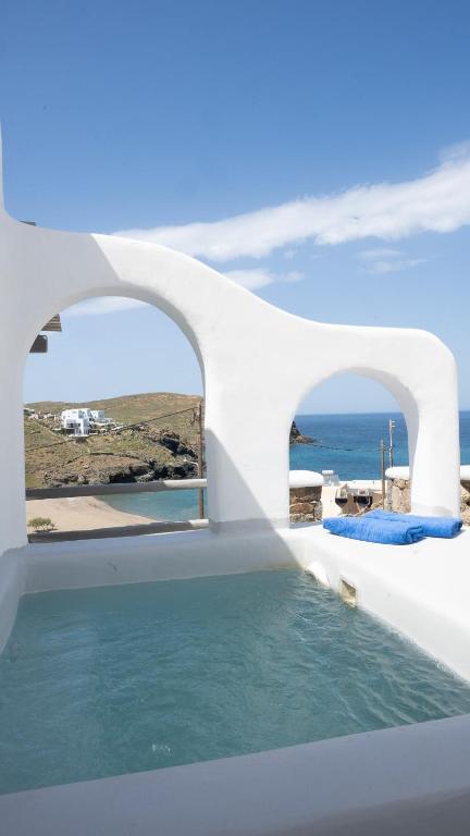 Ultramare Mykonos Beachfront House with 2 Outdoor Tubs, Panormos ...