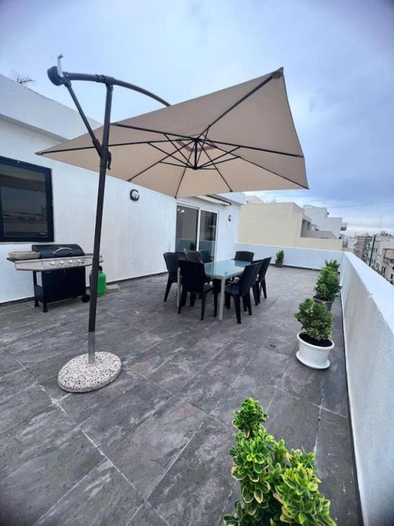Seaside spacious penthouse with amazing views, Sliema (updated prices 2025)