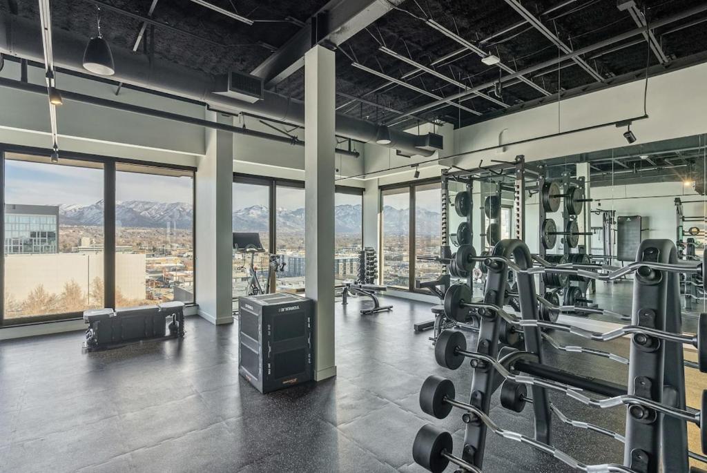 Modern Mountain View Downtown Oasis Free Pkg Gym, Salt Lake City ...