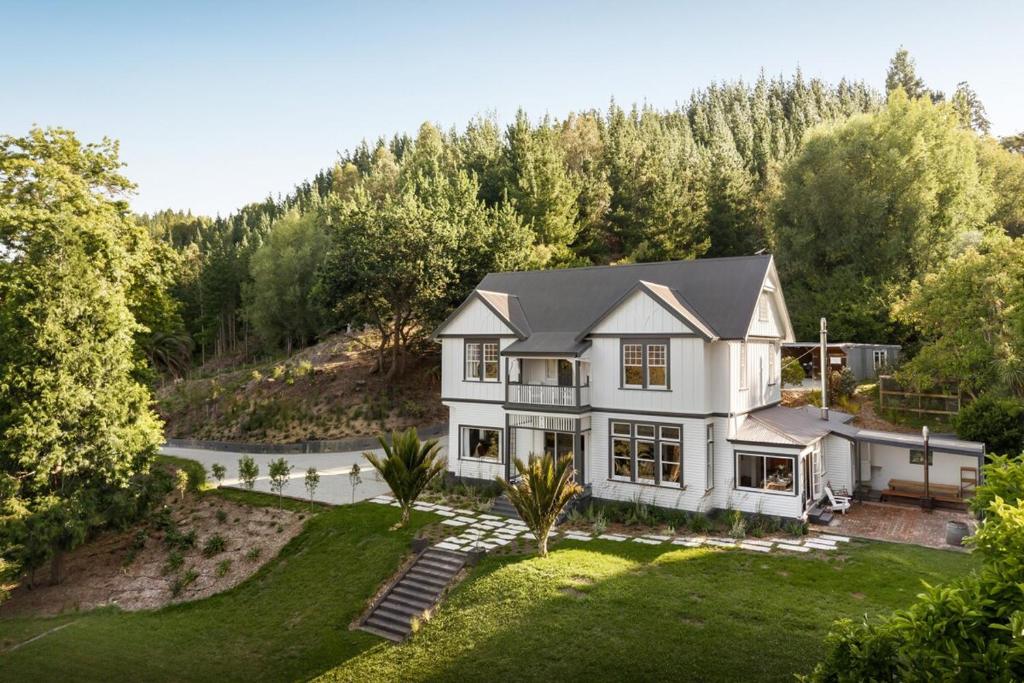 Large Historic Homestead, Te Karaka (updated prices 2026)