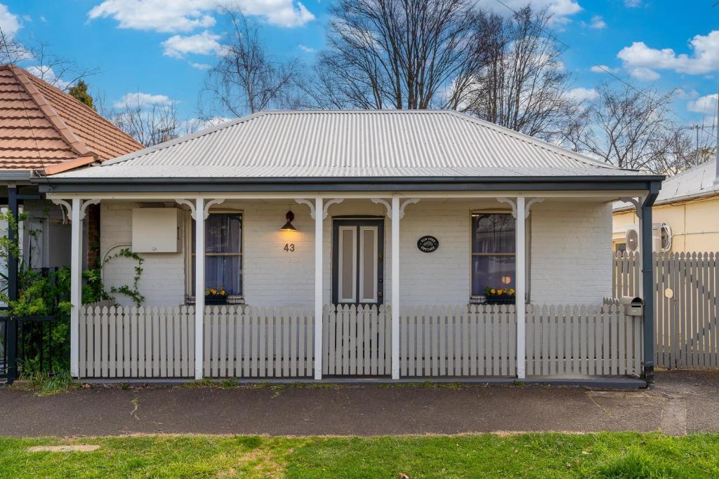 Elm Tree Cottage - Cosy Home Close to Cook Park, Orange (updated prices ...