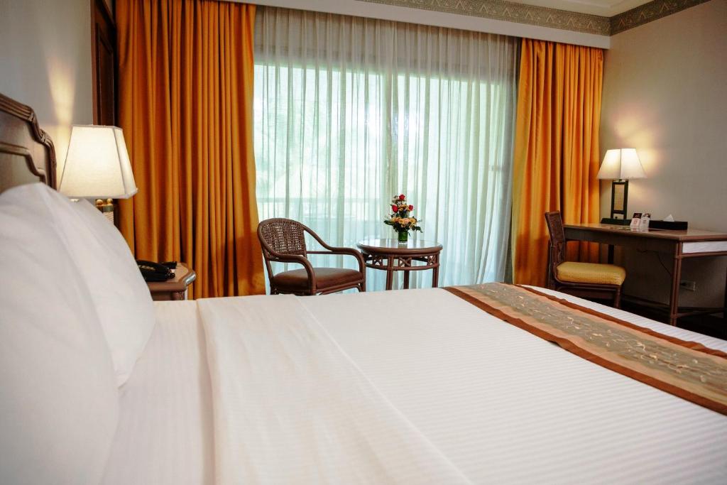 Waterfront Insular Hotel Davao, Davao City (updated prices 2025)