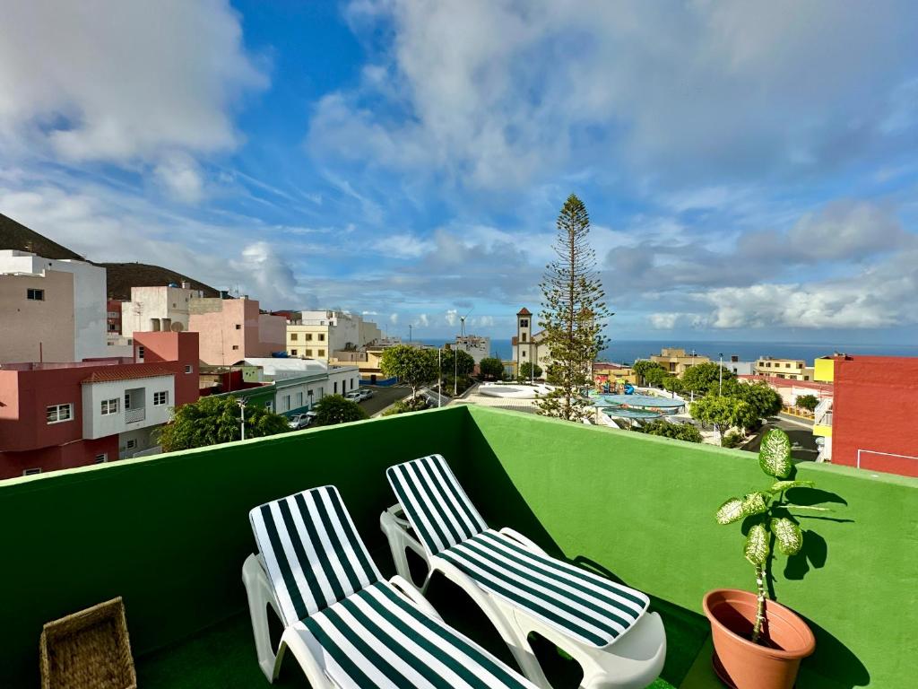 Home2Book Charming Rooftop Vibes Apartment, Santa Maria de Guia ...