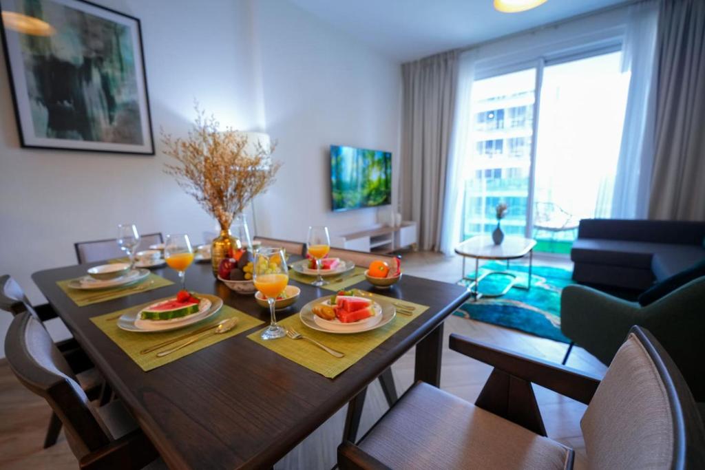 Modern 1BR 4 guest apartment World Trade Center, Dubái (precios ...