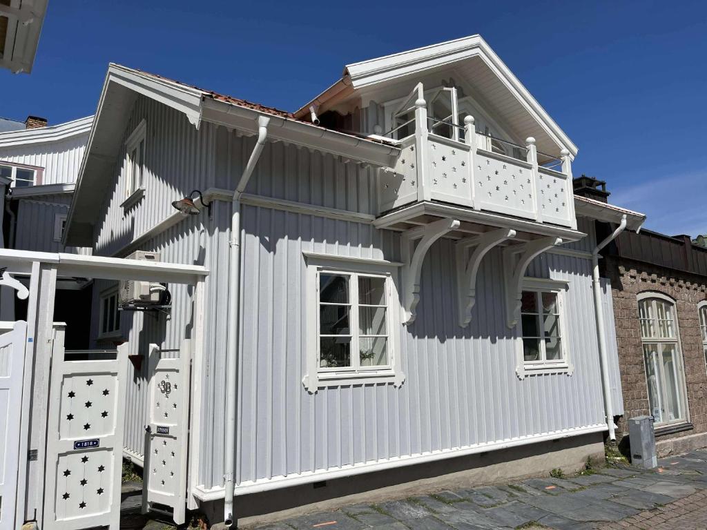 Marstrand, Marstrand (updated prices 2025)