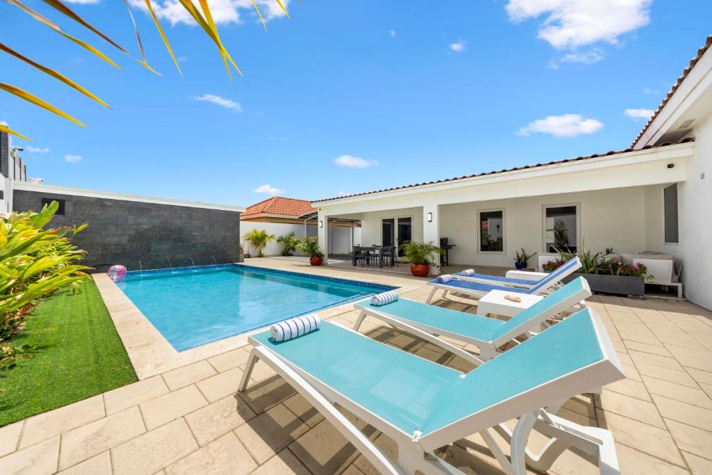 LUX 3BR and 2BA Villa with Pool Mango Villa by Bocobay, Palm-Eagle ...