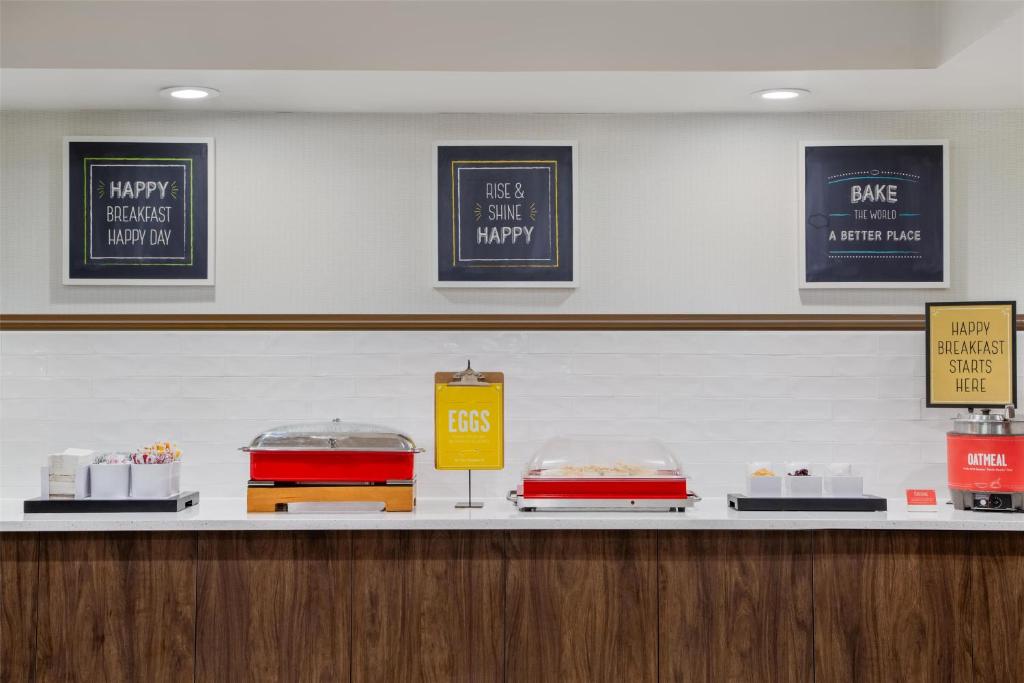 Hampton Inn & Suites Dallas-Arlington North-Entertainment District ...