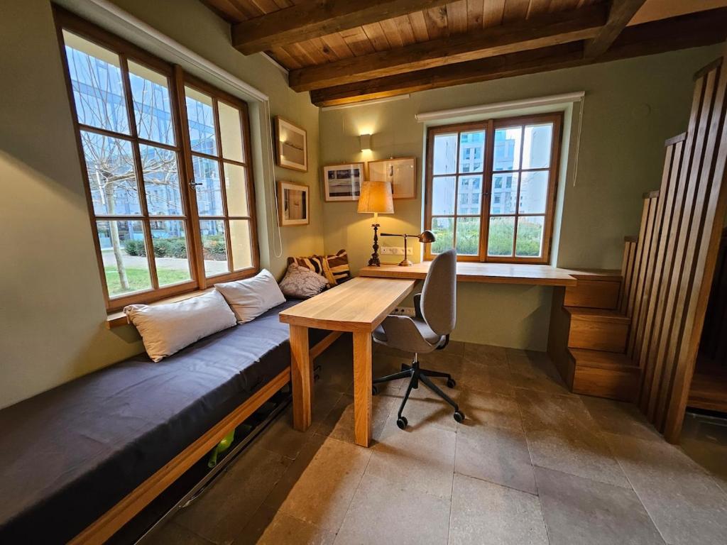 Bijou house in a private garden!, Prague (updated prices 2026)