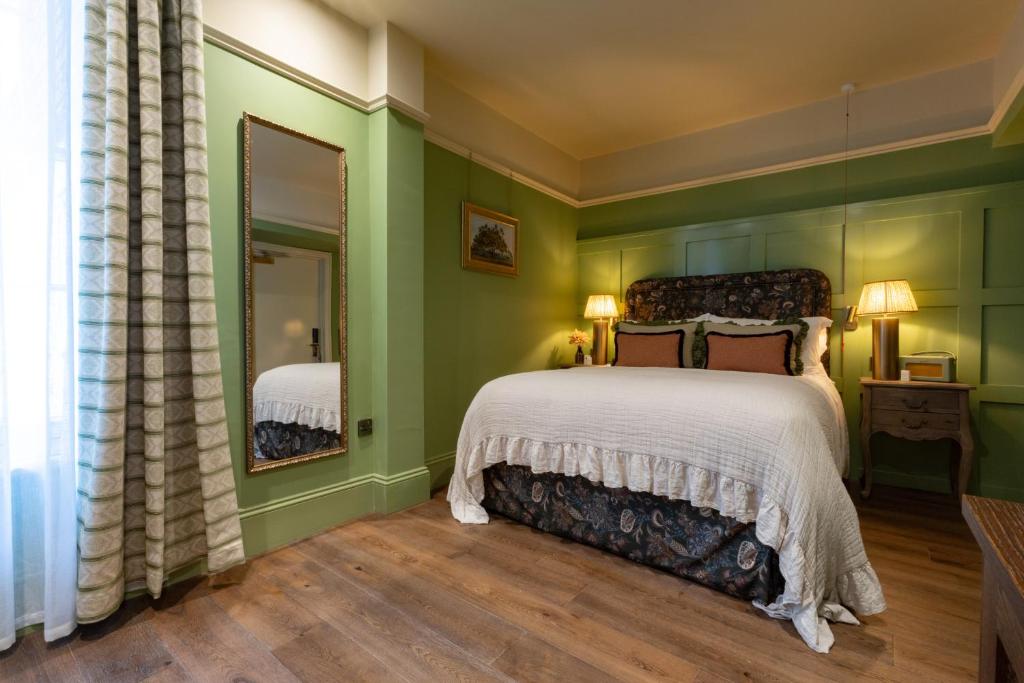 The Ragged Robin - A Heartwood Inn, Godalming (updated prices 2025)