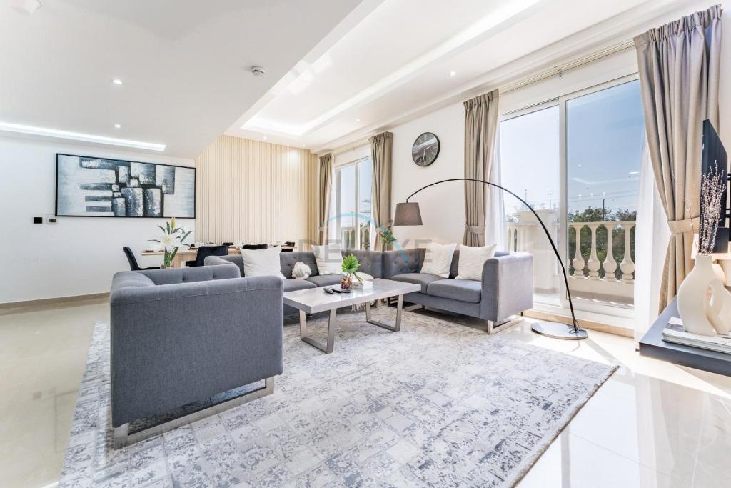 Family-Friendly 2BR, Near Circle Mall and JVC Park, Hanover Square ...