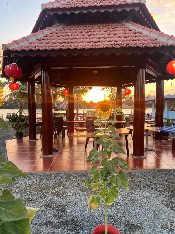 Điểm Hẹn restaurant, cắm trai, sở thú mini farm, câu cá giải trí,‏ Bình ...