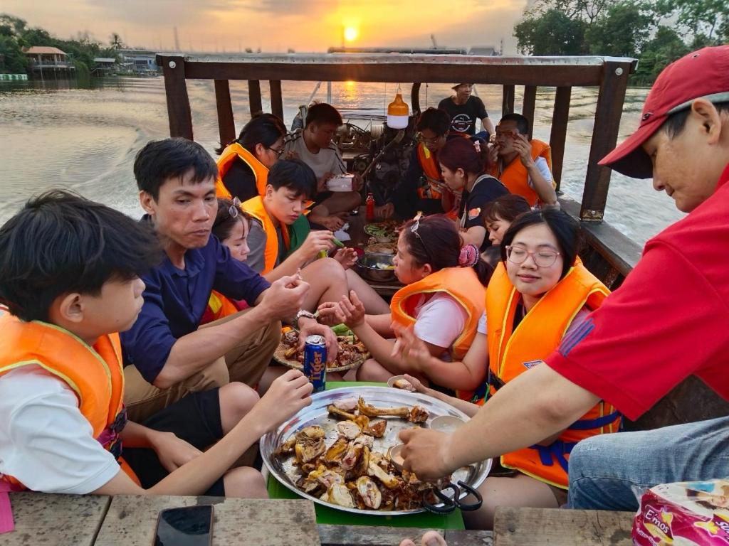 Điểm Hẹn restaurant, cắm trai, sở thú mini farm, câu cá giải trí, Bình ...