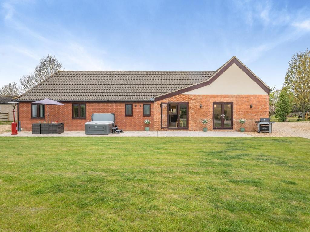 Bumble Bee Farm, North Tuddenham (updated prices 2026)