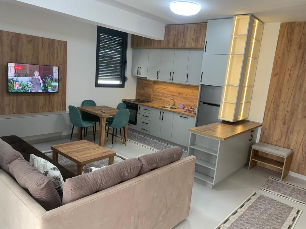 Flamur Ujkashi, Ulcinj (preços atualizados para 2025)