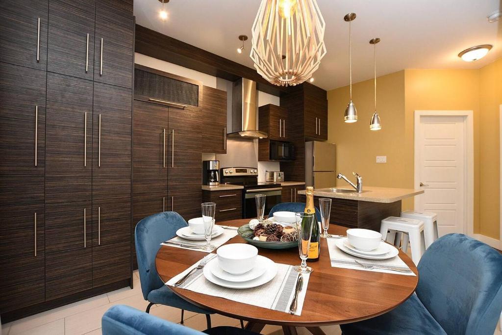 Ground Floor Loft Style Luxury Executive Flat, Montréal (updated prices ...