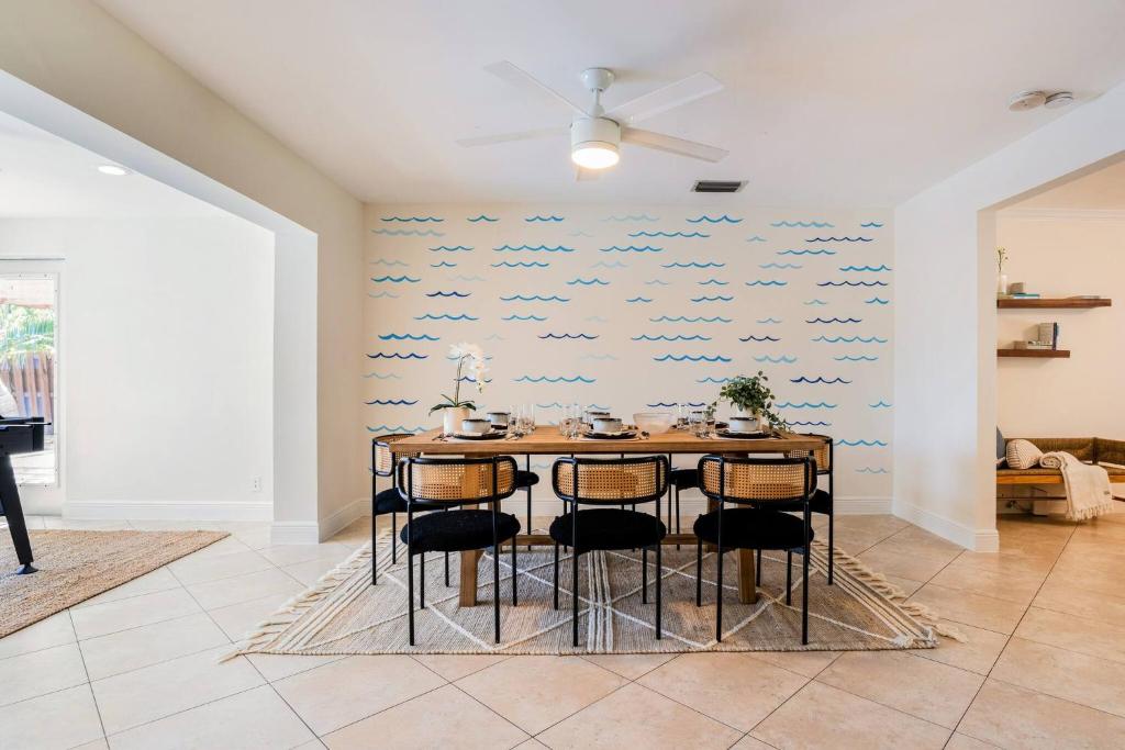 Lakefront Resort Vibes | 3BD w/ Pool & BBQ, Fort Lauderdale (precios ...