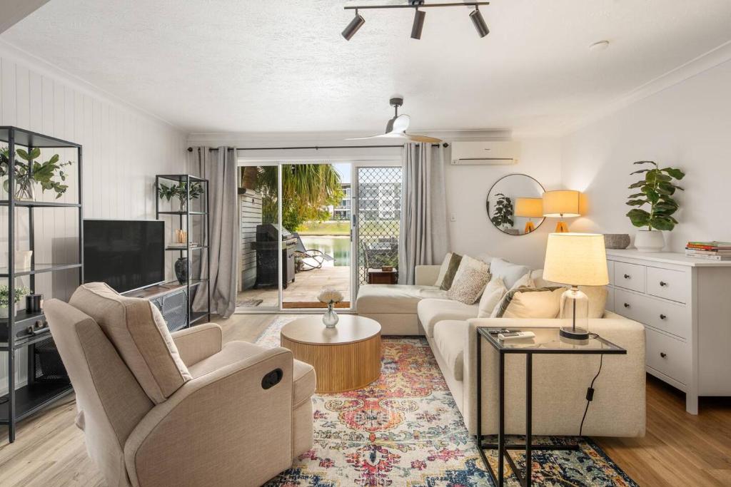 Elanora Oasis - Lakefront Serenity and Resort Living, Gold Coast ...
