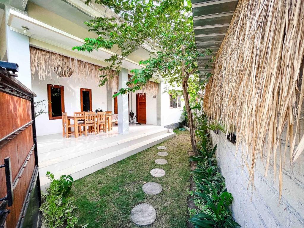 Villa Maulana - 3 Bedroom Home in Central Kuta, Kuta Lombok (updated ...