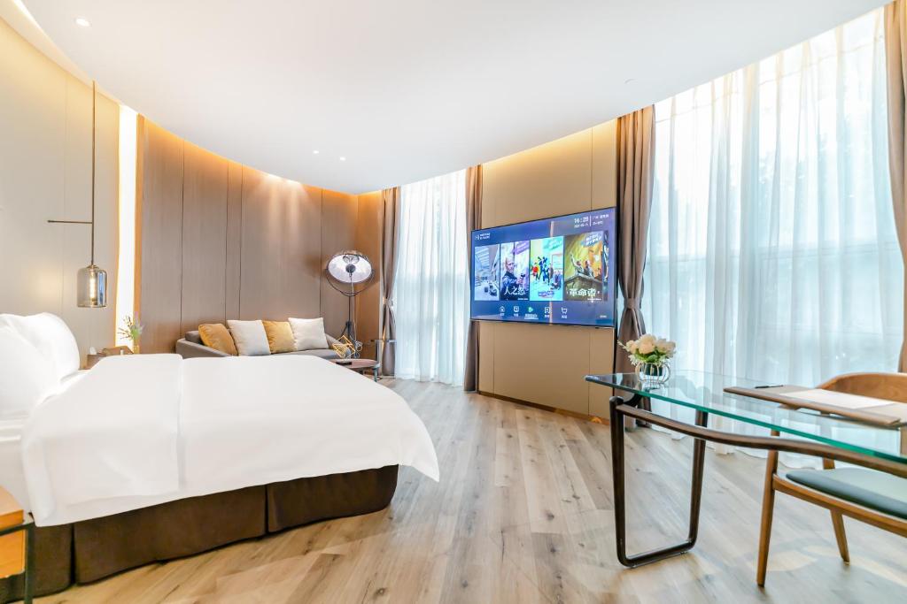Shamian Pearl River Night Cruise Huiju hotel free Breakfast&laundry&gym ...