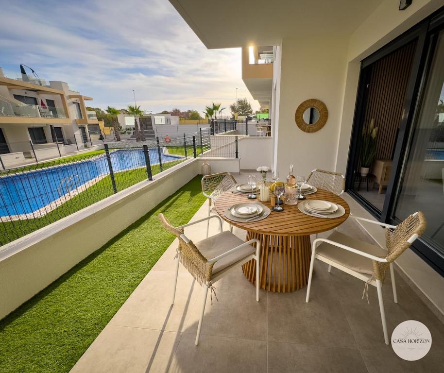 Casa Horizon - direct access to 2 swimmingpools, close to beaches ...