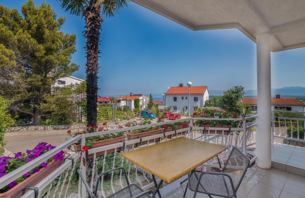 Apartment Kantun 2, Njivice (updated prices 2026)