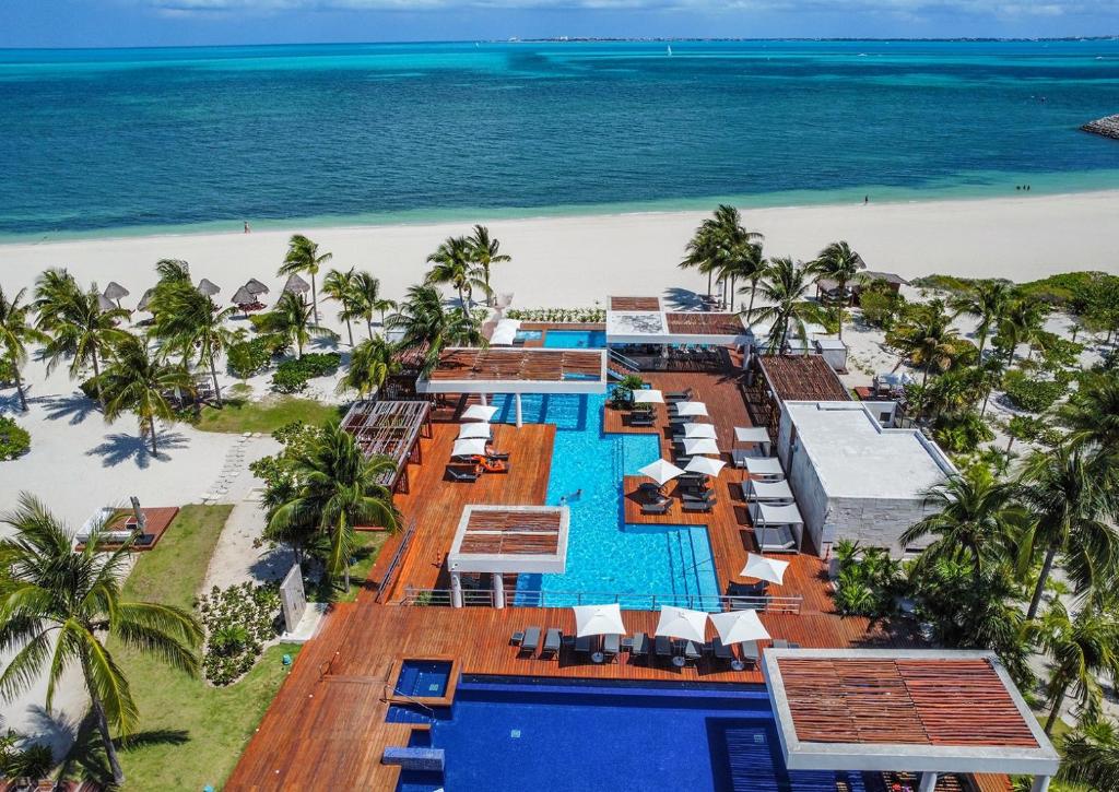 3BR Beachfront Unique Condo w/ Great Features, Cancún (updated prices 2025)