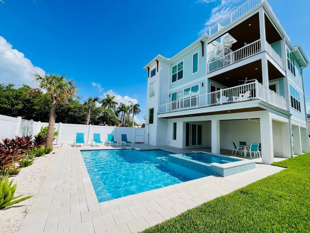 Luxurious 4BR pool home on Longboat Key Steps to the beach Longboat ...