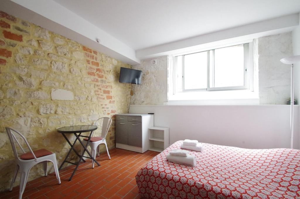 Sara, Wifi, Mignon, Discret, La Rochelle (updated prices 2025)