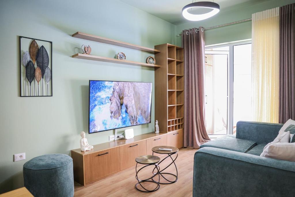 Luxury Apt in Kaimi Residence Complex WiFi AC, Тирана (актуальные цены ...