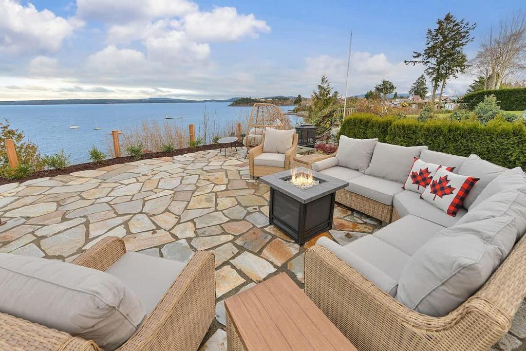 The Beach House Suite, Chemainus (updated prices 2025)