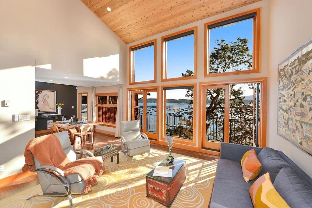 Salishan Tree House Suite by EMR Vacation Rentals, Cowichan Bay ...