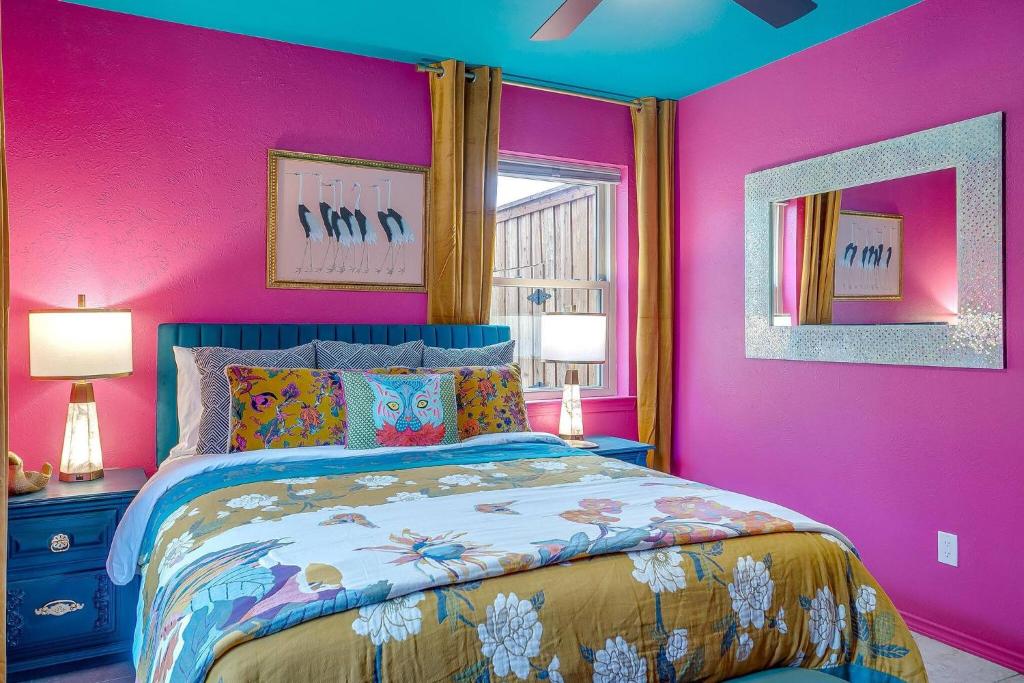 Girly+Godly+Gritty+Graceful+Pool+Pink+VeryPlayful, Bedford (uppdaterade ...