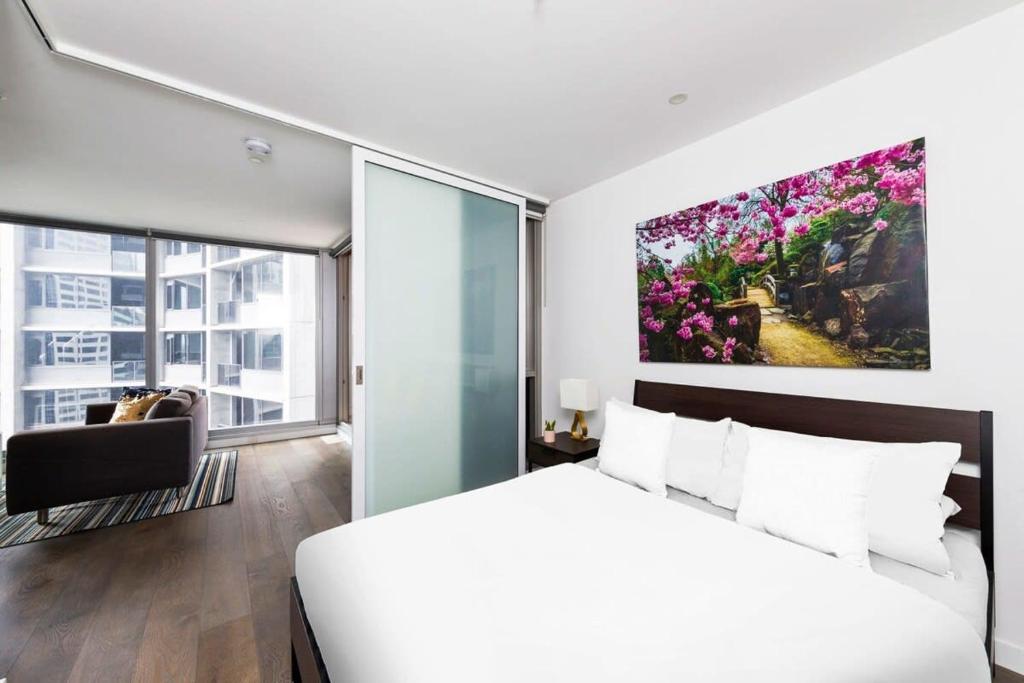 A Modern CBD Apt Right Next to Southern Cross, Melbourne (updated prices 2025)