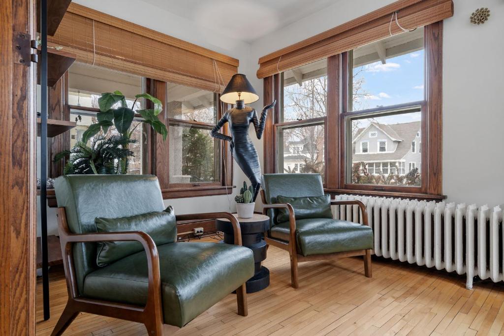 Cottage on Upton, Minneapolis (updated prices 2026)