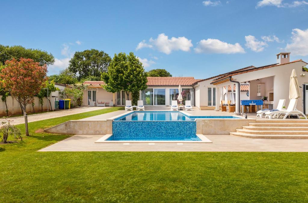 Villa MileManda for 8 people near Pula with children playground only ...