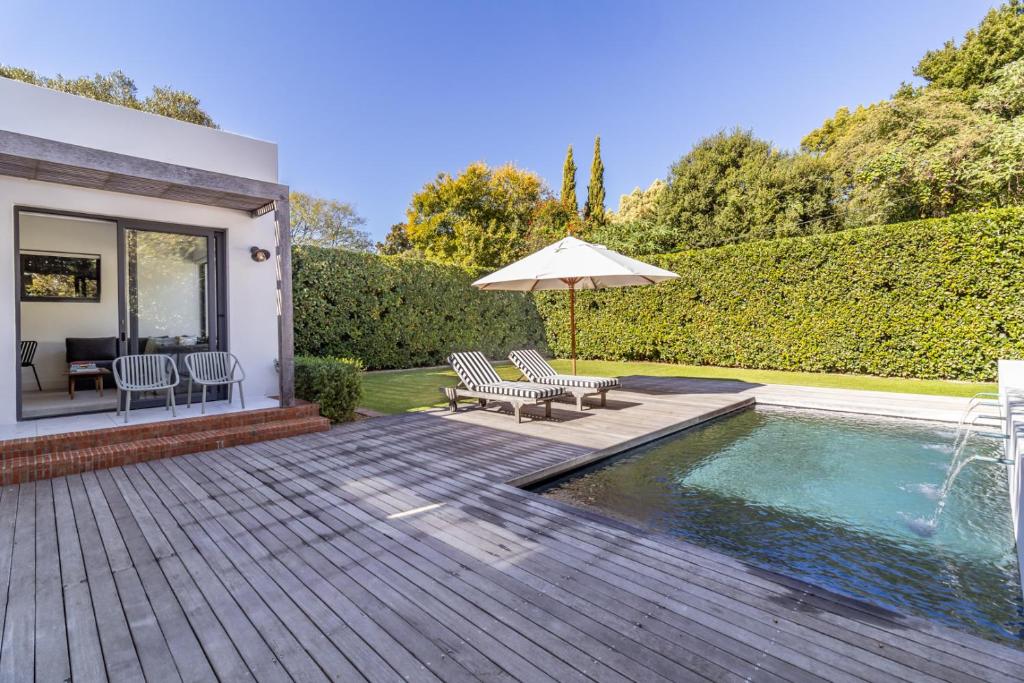Contemporary Apartment With Shared Swimming Pool, Stellenbosch (updated ...