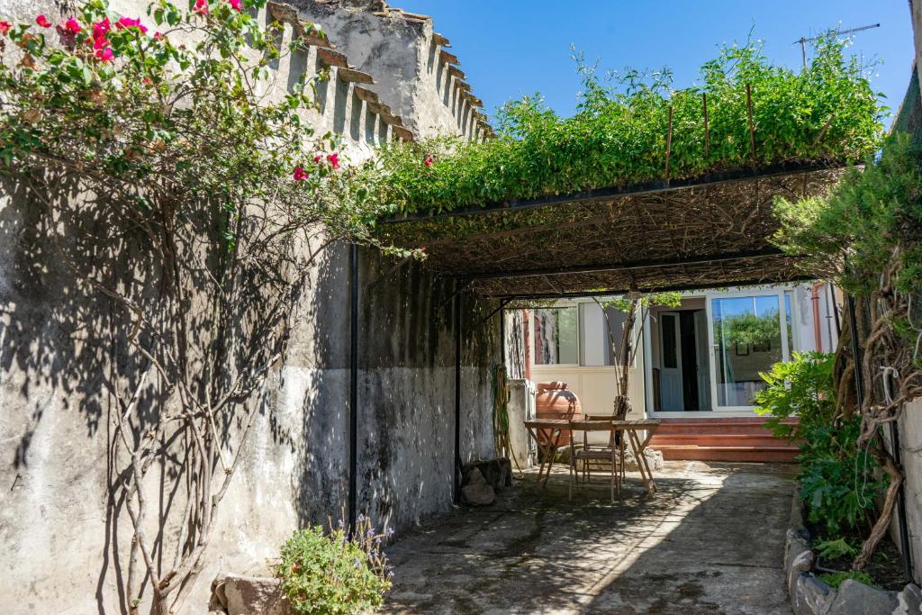 Domu de mannai - Casa vacanze in Sardegna, SantʼAndrea Frius (tarifs ...