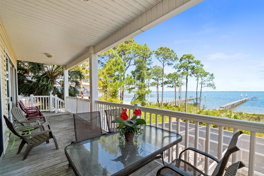 Banana Bay-East End of SGI Bayfront, Pool, Dock, St. George Island ...