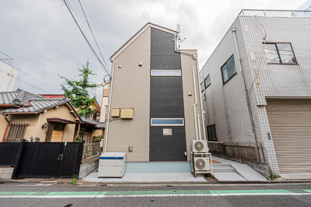 8 min walk to JR Chuo Sobu Line Station Ground Floor Room 13 min to ...