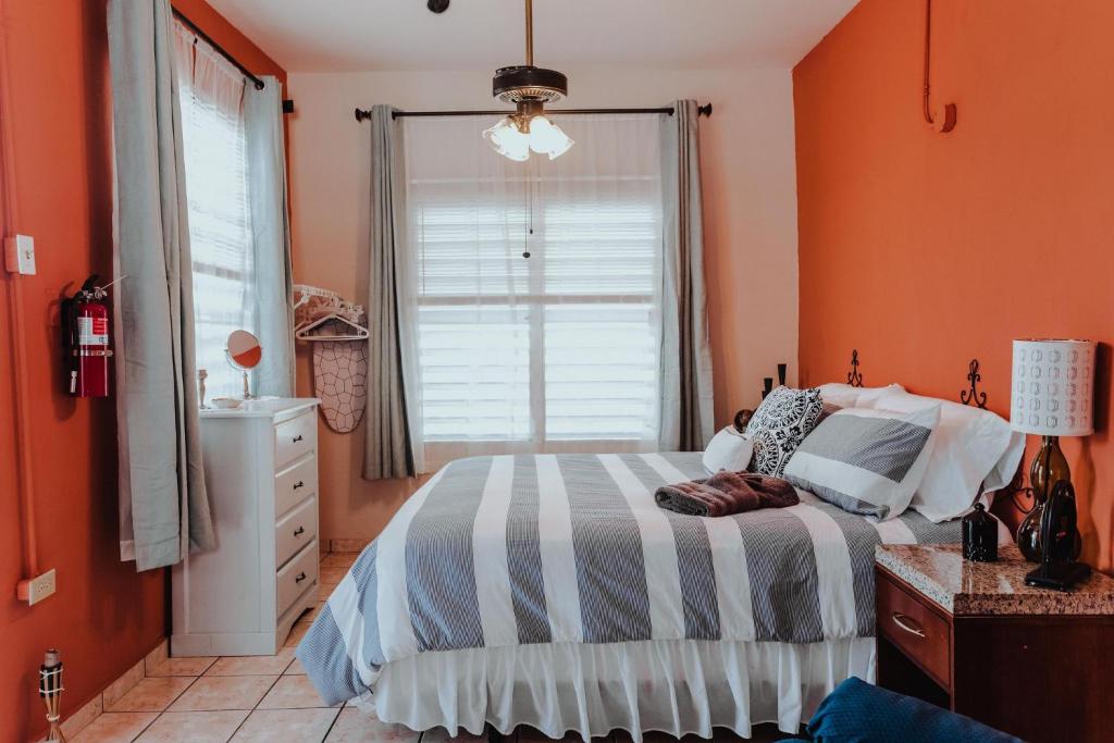 2 Cozy College Student Room with AC, Wi-Fi, Kitchenette, San Juan ...
