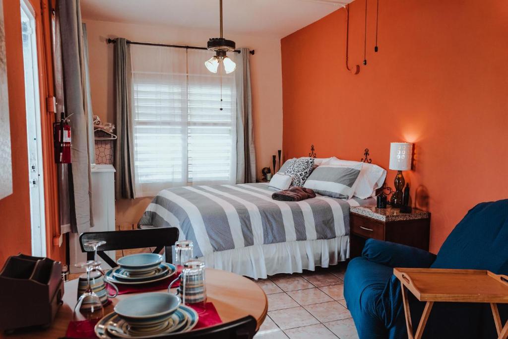 2 Cozy College Student Room with AC, Wi-Fi, Kitchenette, San Juan ...