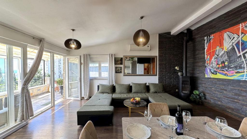 Apartment LIV - private parking and terrace, Split (updated prices 2026)
