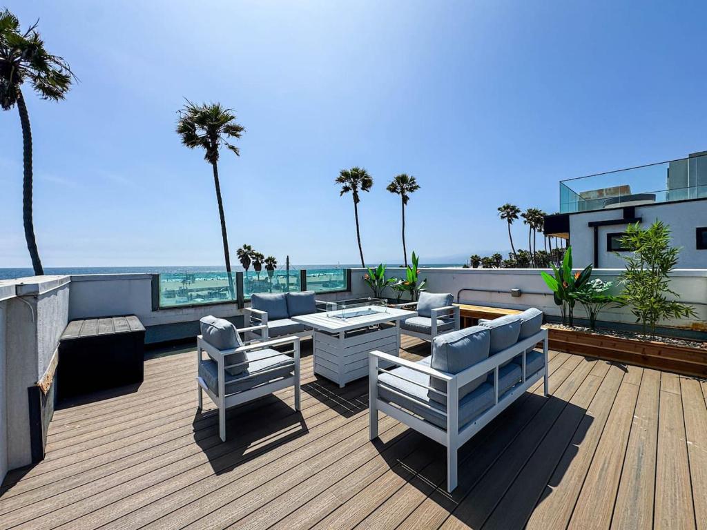 Seaside 2BR with Ocean View and Roof Garden - VE3-MDR, Los Angeles ...