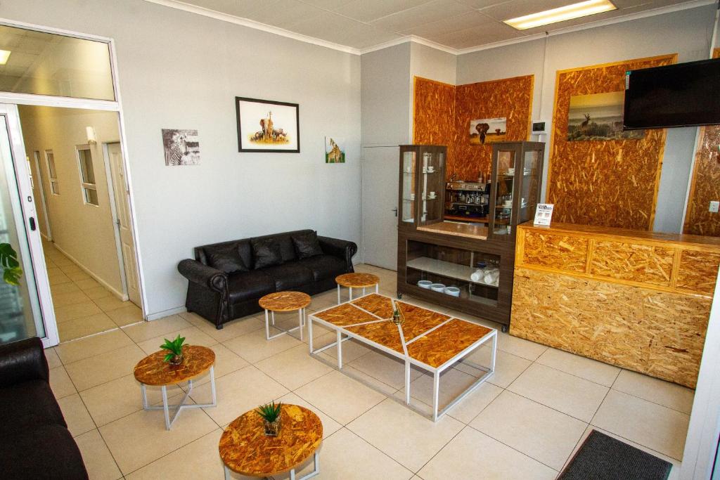 Lodge Luxe, Cozy Bedrooms, Free WiFi, Robust Security, Cape Town ...