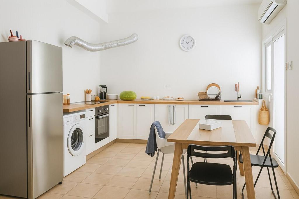 Stay With Host SHARING - Private Room & Bathroom with Max Comfort, Ash ...