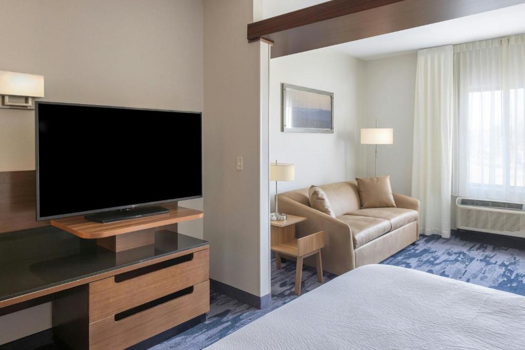 Fairfield Inn & Suites by Marriott Springfield Northampton/Amherst ...