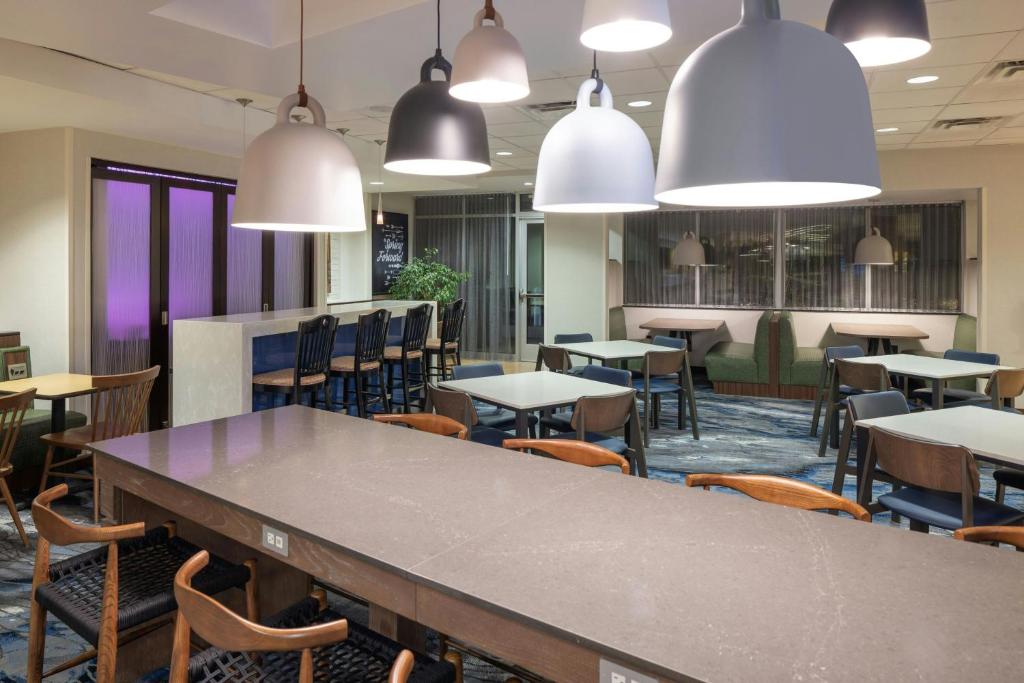 Fairfield Inn & Suites by Marriott Springfield Northampton/Amherst ...