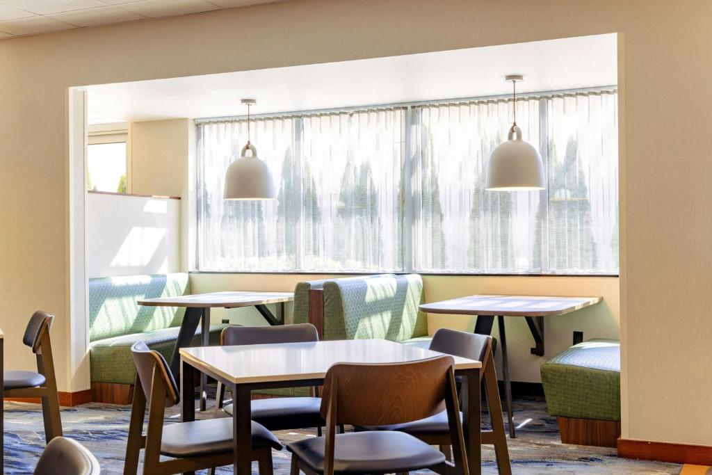 Fairfield Inn & Suites by Marriott Springfield Northampton/Amherst ...