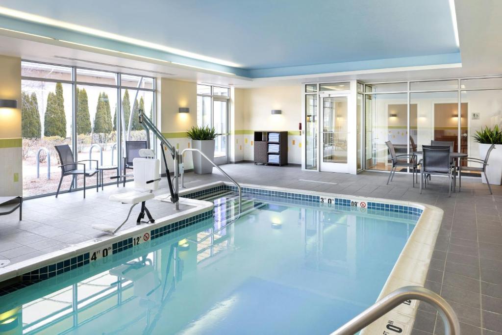 Fairfield Inn & Suites by Marriott Springfield Northampton/Amherst ...